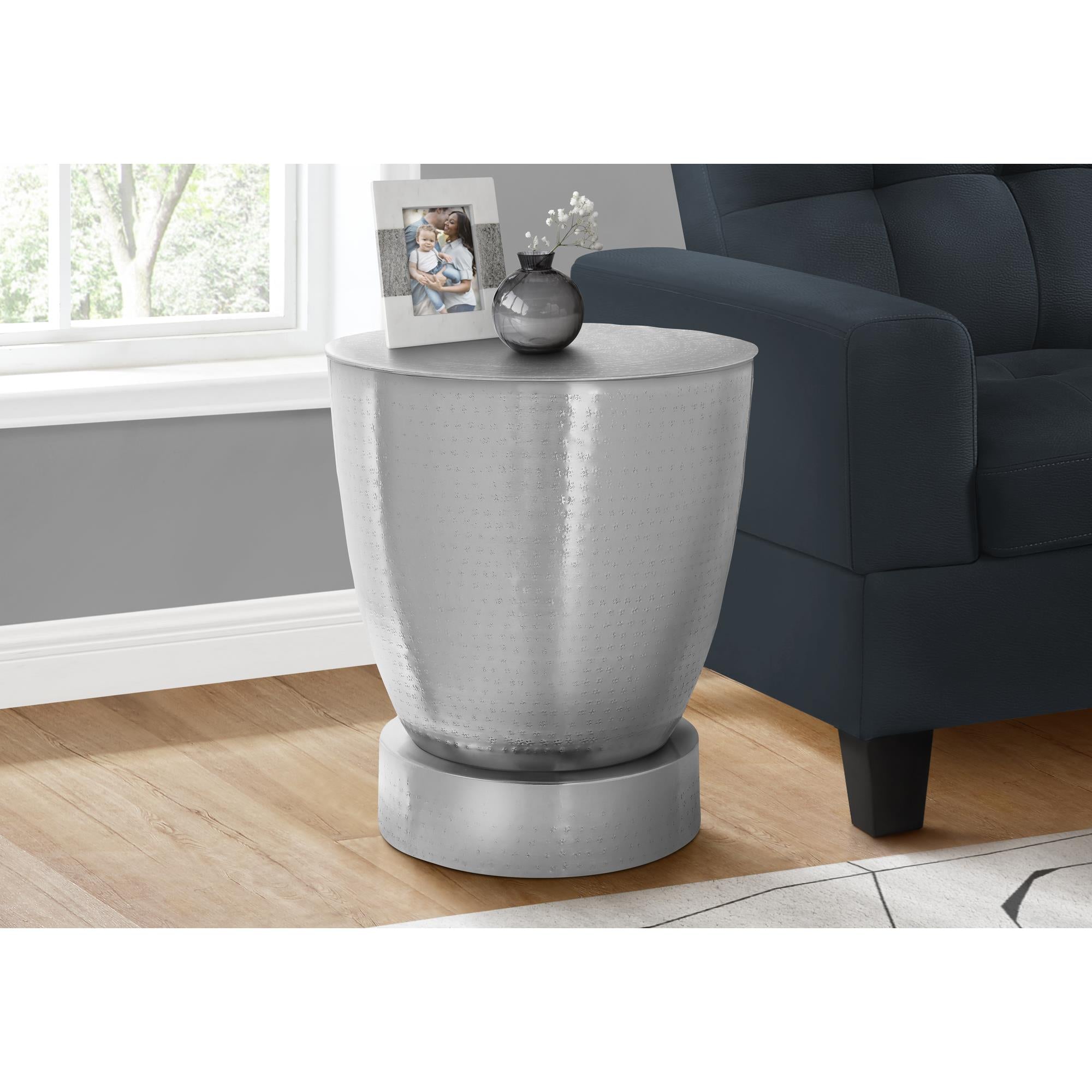 Monarch Accent Table I 3920